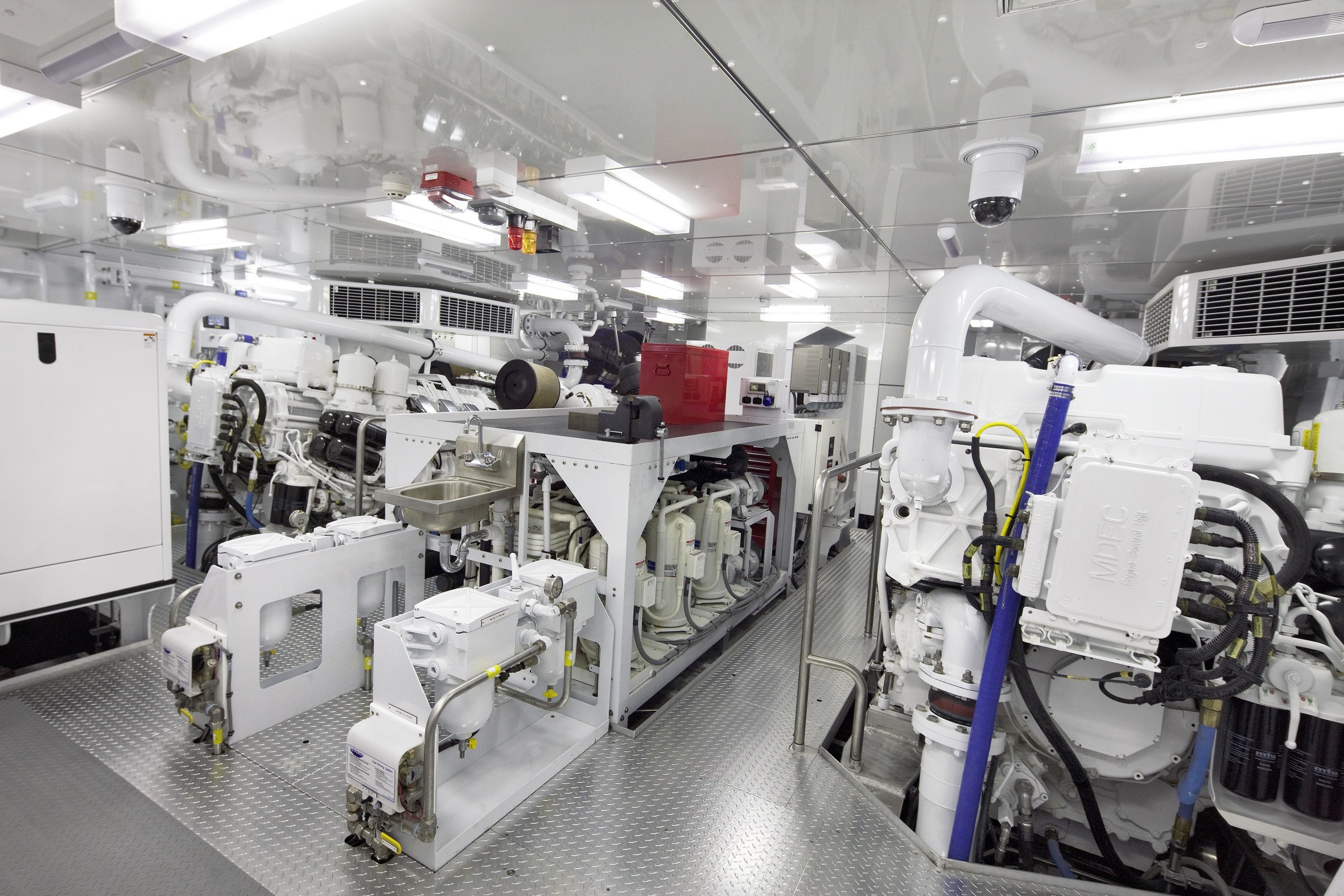 Yacht BLUE ICE, Palmer Johnson Yachts | CHARTERWORLD Luxury Superyacht ...